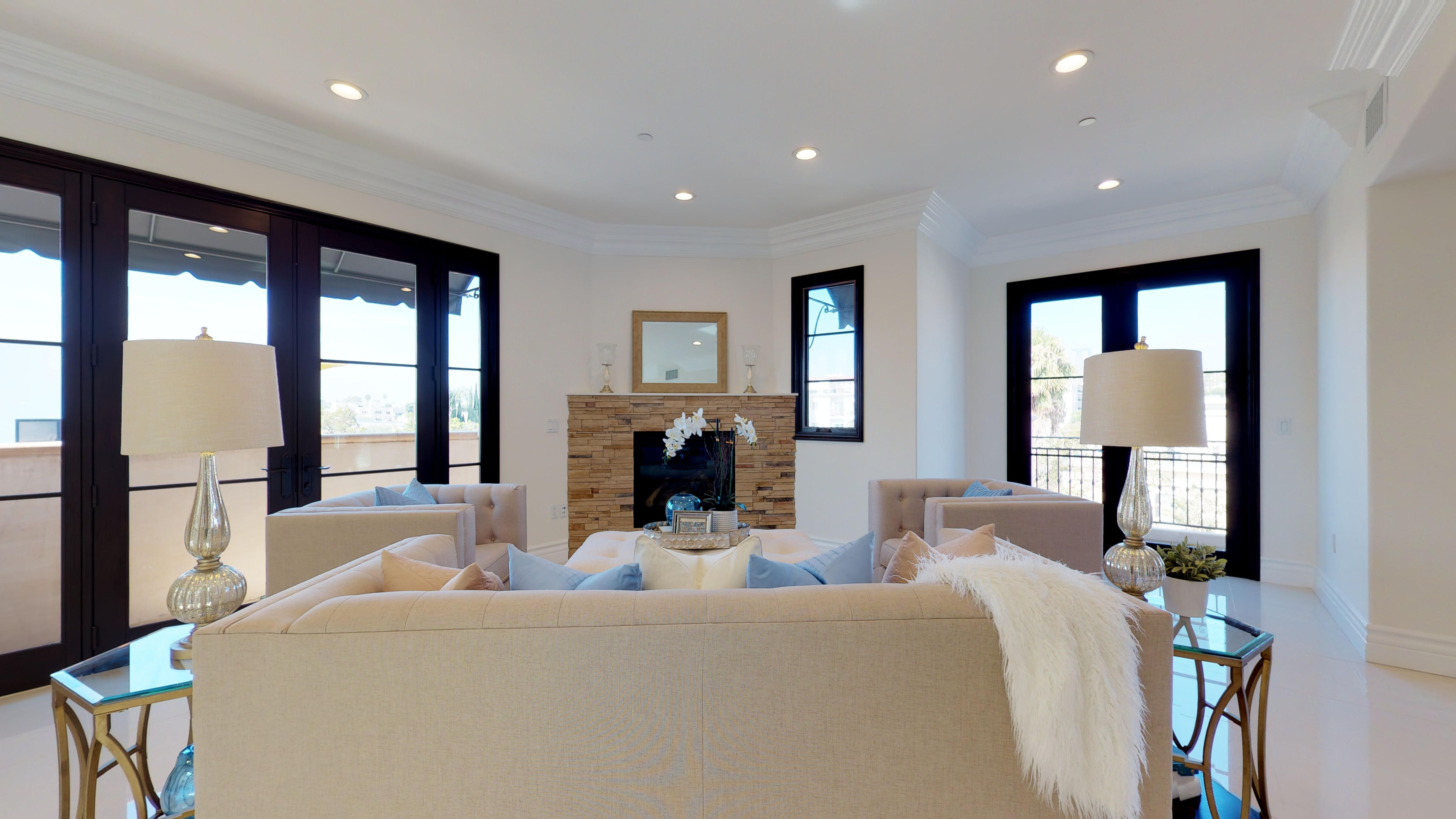 462 S Maple Drive – Penthouse